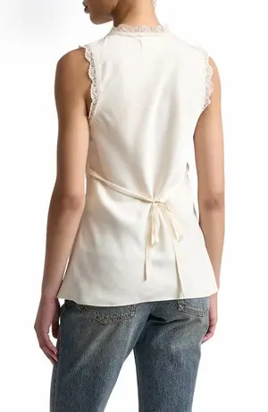 Avec Les Filles Lace Trim Keyhole Shell - Ivory