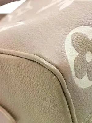 LOUIS VUITTON Speedy Bandouliere 20 Satchel - Neutrals