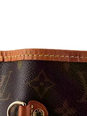 LOUIS VUITTON Monogram Canvas Mm Tote Bag - Brown