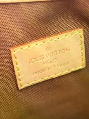 LOUIS VUITTON 2005 Monogram Batignolles Vertical Pm Handbag