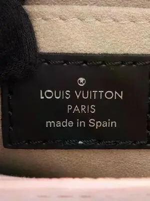 LOUIS VUITTON Epi Petit Sac Plat Satchel - Pink