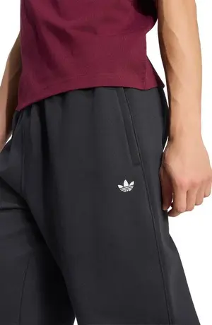 Adidas Trefoil Essentials Fleece Sweatpants