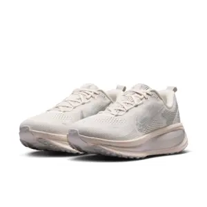 Nike Vomero 18 Se Road Running Shoes