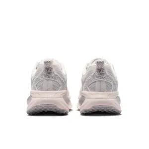 Nike Vomero 18 Se Road Running Shoes