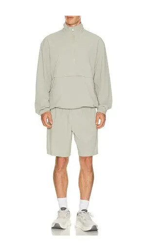 On Courtside 1/2 Zip Eaze In Tan