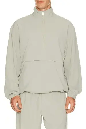 On Courtside 1/2 Zip Eaze In Tan