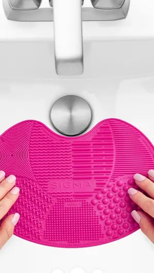 SIGMA BEAUTY Spa Express Brush Cleaning Mat