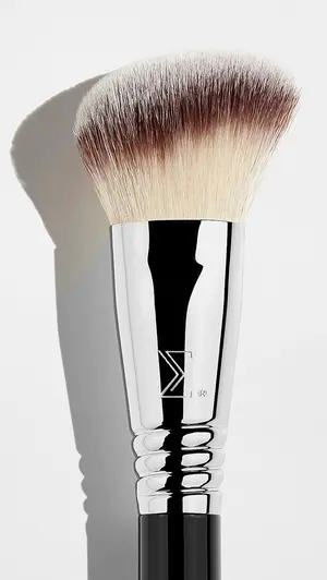 SIGMA BEAUTY F43 Soft Angled Cheek Brush