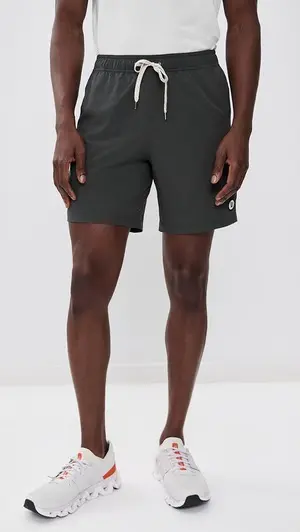 Vuori Kore Short Lined 7 - Charcoal