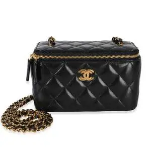 Chanel Quilted Shiny Lambskin Cc Vanity Case With Chain - Black