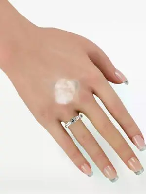 LB EXCLUSIVE Emerald-cut Diamond Ring - Silver