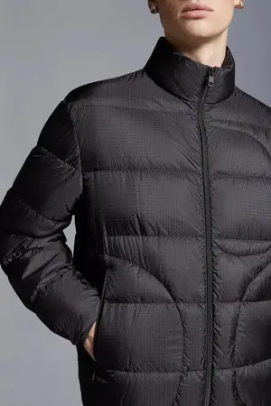 Moncler Heze Short Down Jacket