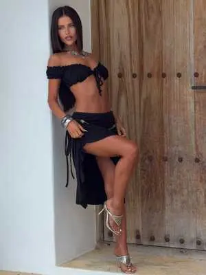 OUTCAST Arrielle Crop Top