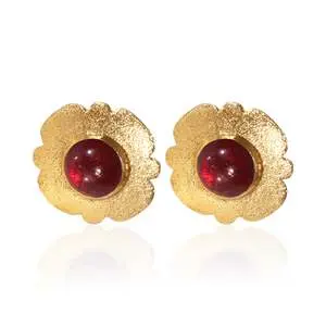 Chanel 1980s Vintage Gold-plated Red Gripoix Clip-on Earrings