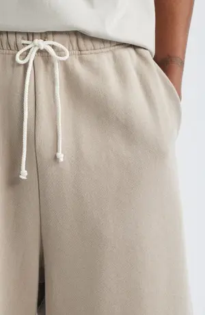 ELWOOD Core Big Sweat Shorts - Tan