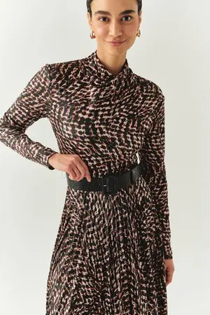 EXQUISE Aspyn K. Midi Dress