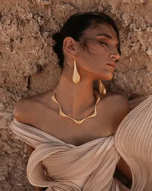 LAMINAR JEWELRY Flow Small Necklace - Gold