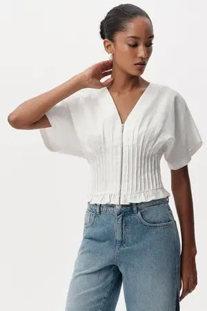 EXQUISE Cherelle Pleated Detail Linen Blouse