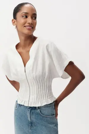 EXQUISE Cherelle Pleated Detail Linen Blouse