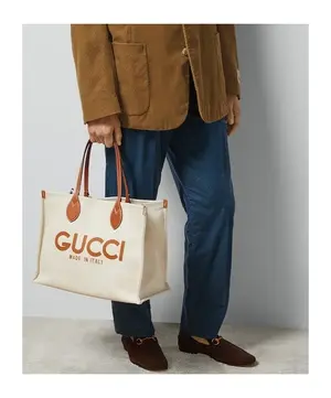 Gucci Logo Printed Medium Tote Bag - Beige