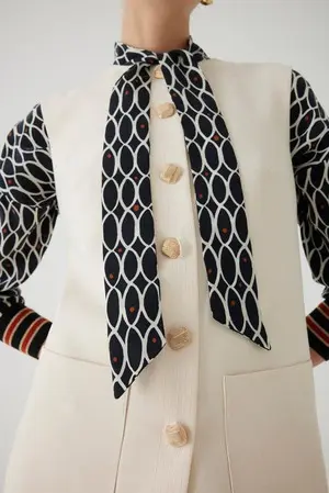 EXQUISE Anisa Buttoned Vest