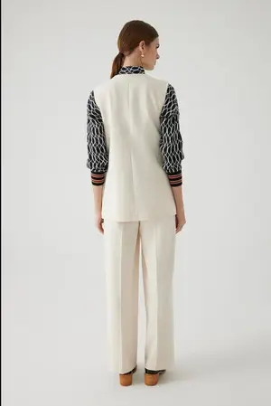 EXQUISE Anisa Buttoned Vest