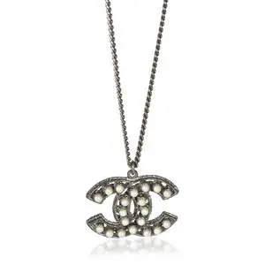Chanel Faux Pearl Cc Pendant Necklace - Ruthenium