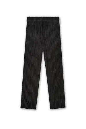 WILD COSMOS Natalia Plissé Satin Tapered Crop Pant - Black