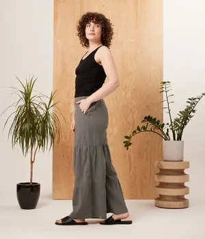KNOWN SUPPLY Malibu Tiered Wide-leg Pants - Charcoal