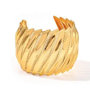 LAMINAR JEWELRY Flow Edgy Cuff Bracelet Gold