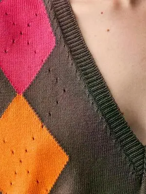 VICOLO Sleeveless Argyle V-neck Sweater