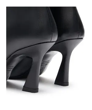 STUART WEITZMAN Pointed-toe Leather Boots