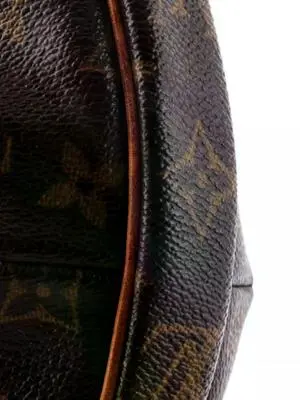 LOUIS VUITTON Croissant Mm Monogram Canvas Hobo Bag - Brown