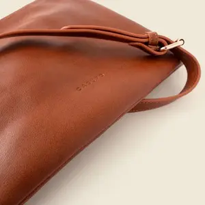 CASUPO Full-grain Leather Crossbody Bag