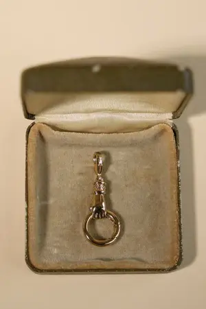 BEADS BY TARA Hand Charm Connector With Open Ring In 14k Plate