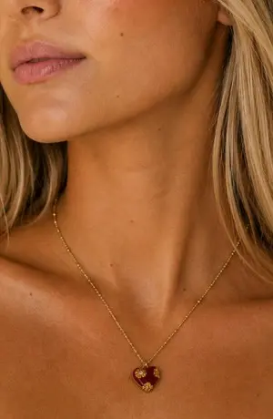 LA MENO Heart Pendant Necklace