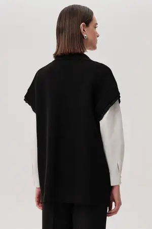 EXQUISE Stone Pocket Detail Collar Knit Vest