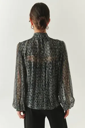 EXQUISE Kamiyah Mandarin Collar Blouse