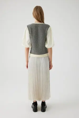 EXQUISE Ahlai Balloon Sleeve Blouse
