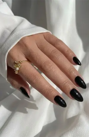 NAIL POP STUDIO Almond Press-on Nails