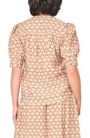 GIBSONLOOK Notch Neck Pullover Top In Geometric Print - Mocha Shell