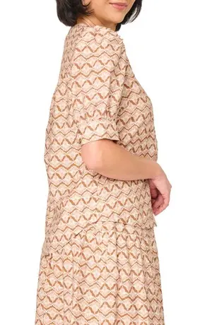 GIBSONLOOK Notch Neck Pullover Top In Geometric Print - Mocha Shell