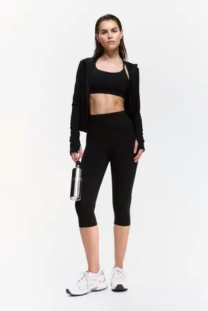H&m Capri Leggings With Sculptmove - Black