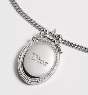 Dior Médaillon Pendant Necklace
