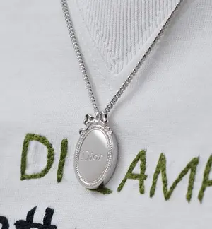 Dior Médaillon Pendant Necklace