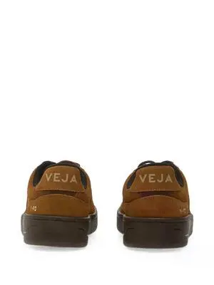 VEJA V-90 Low-top Sneakers