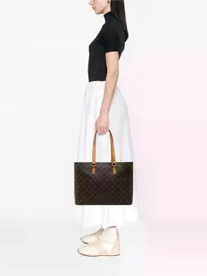 LOUIS VUITTON 2001 Monogram Luco Tote Bag