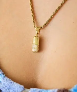 EMMA PILLS Love Drug Necklace