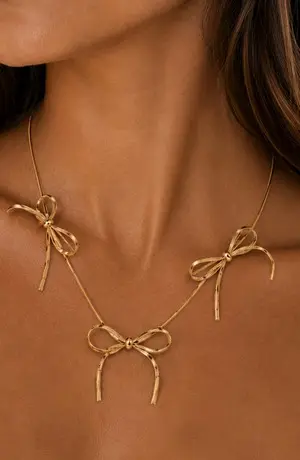 LA MENO Bow Station Necklace