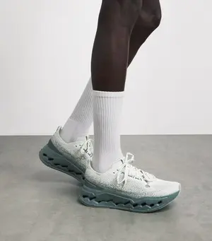 On Cloudsurfer Max Trainers